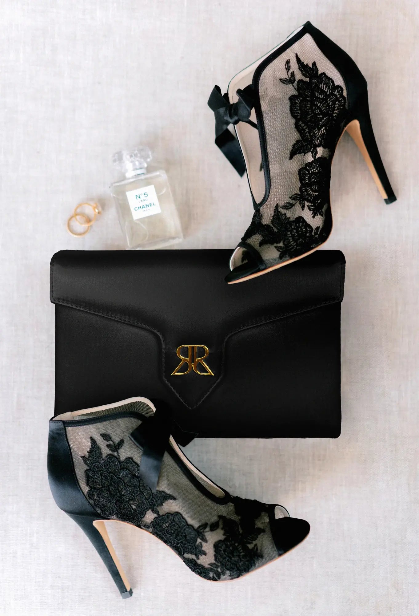 The Art of Synchronizing Handbags and Shoes to Match Your Ensemble ...